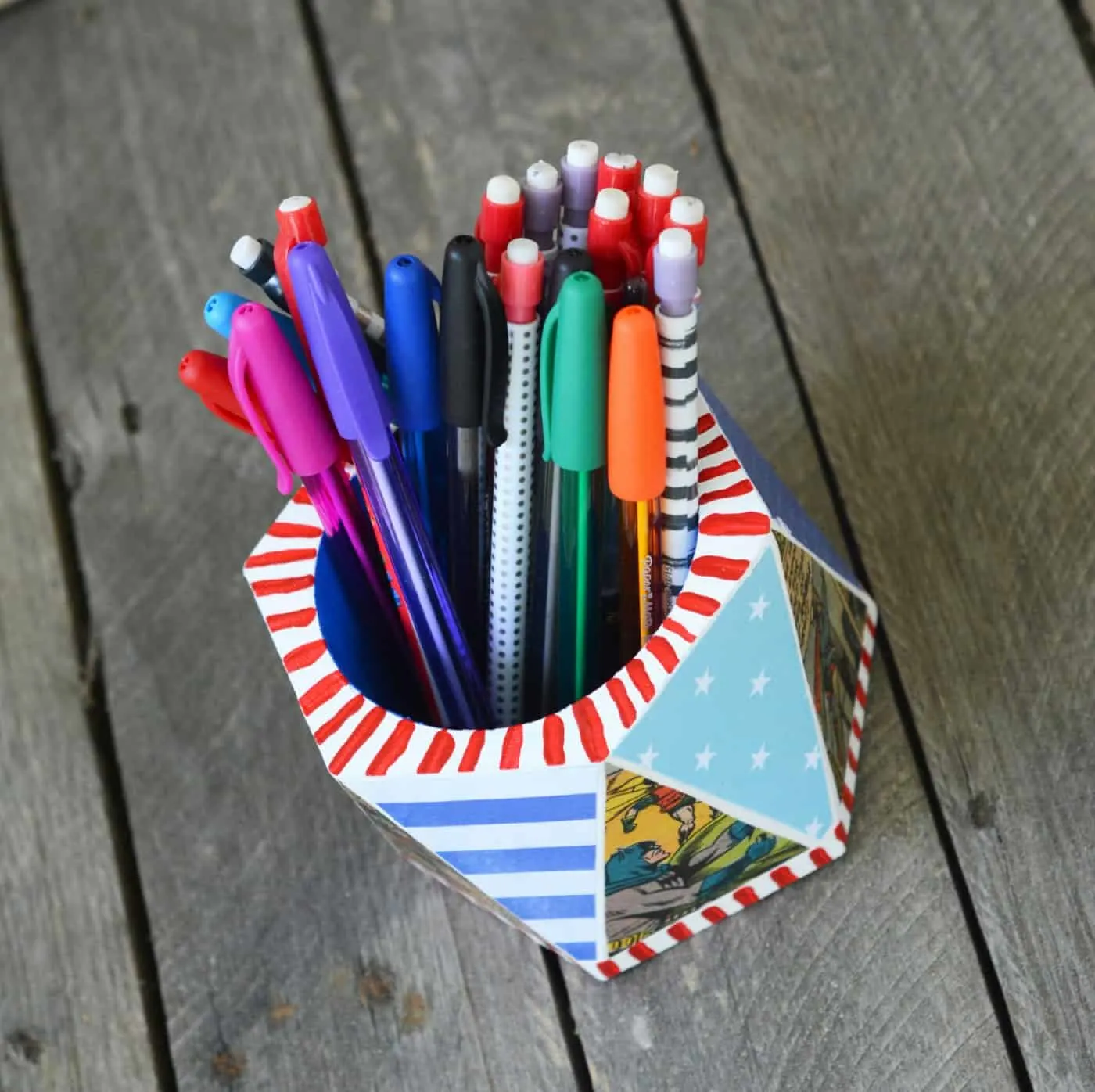 DIY Pen Cup Using Vintage Comic Books - Mod Podge Rocks