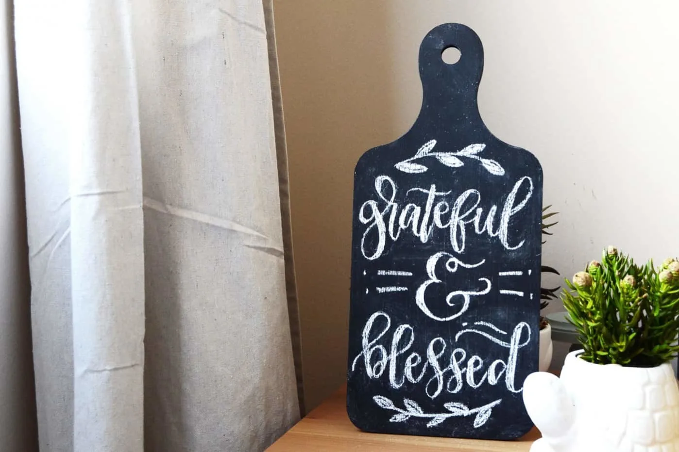 A Chalkboard Message Board for the Holidays! - Mod Podge Rocks