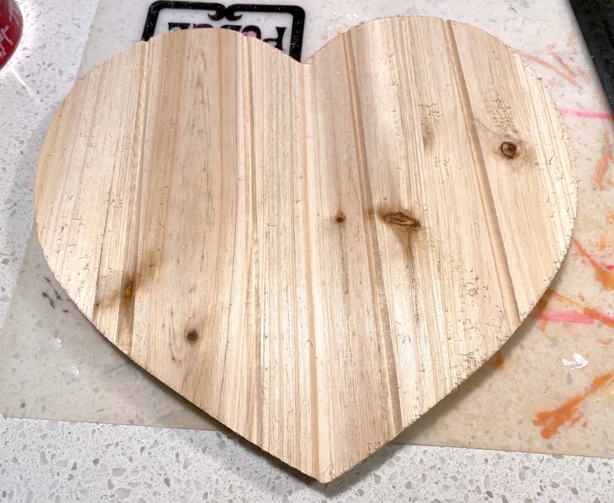 Wood Pallet Heart Decor for Valentine's Day - Mod Podge Rocks