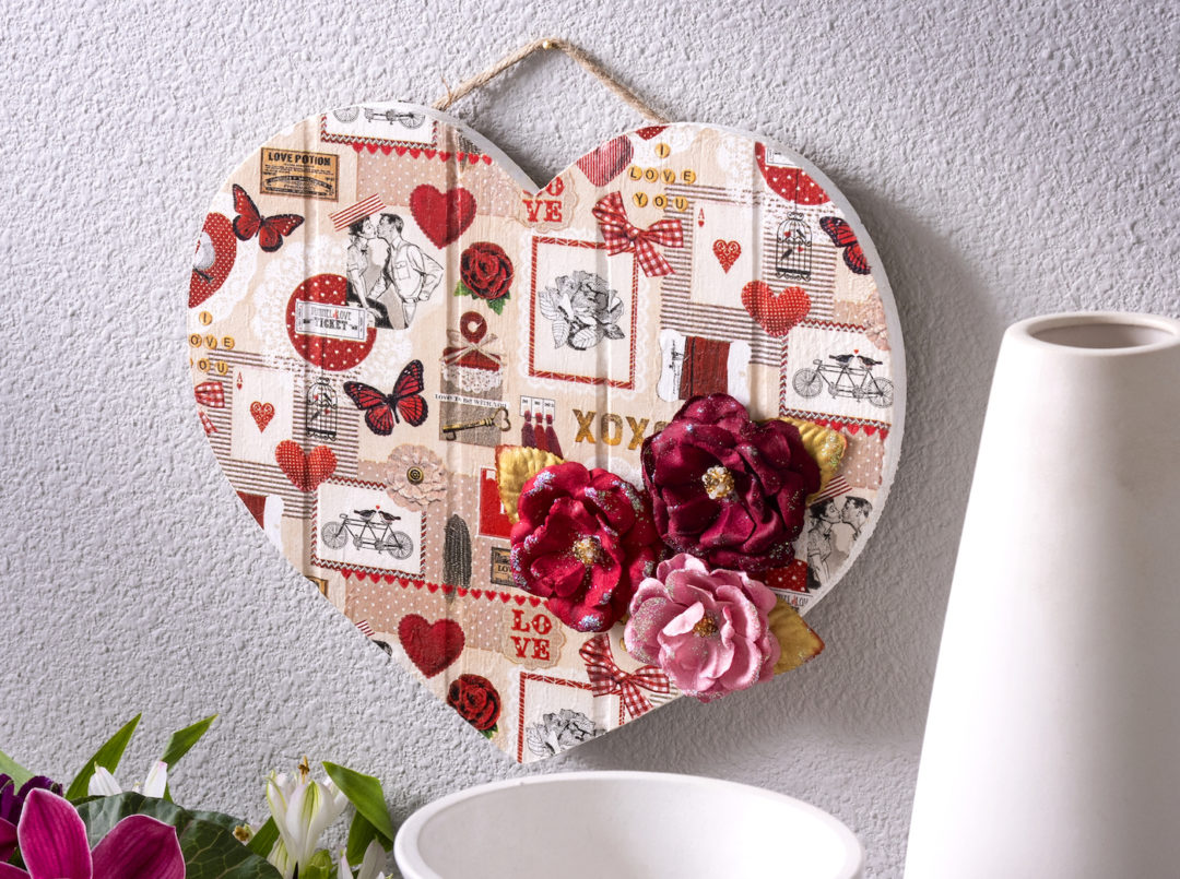 Wood Pallet Heart Decor for Valentine's Day - Mod Podge Rocks
