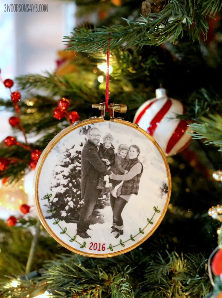 DIY Photo Ornaments to Decorate the Tree - Mod Podge Rocks